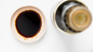 Hoe wordt ketjap gemaakt en welke soorten zijn er? - Culy.nl