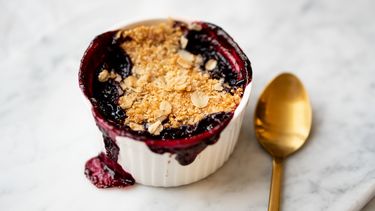 Crumble van rood fruit: een lekker makkelijk toetje! - Culy.nl